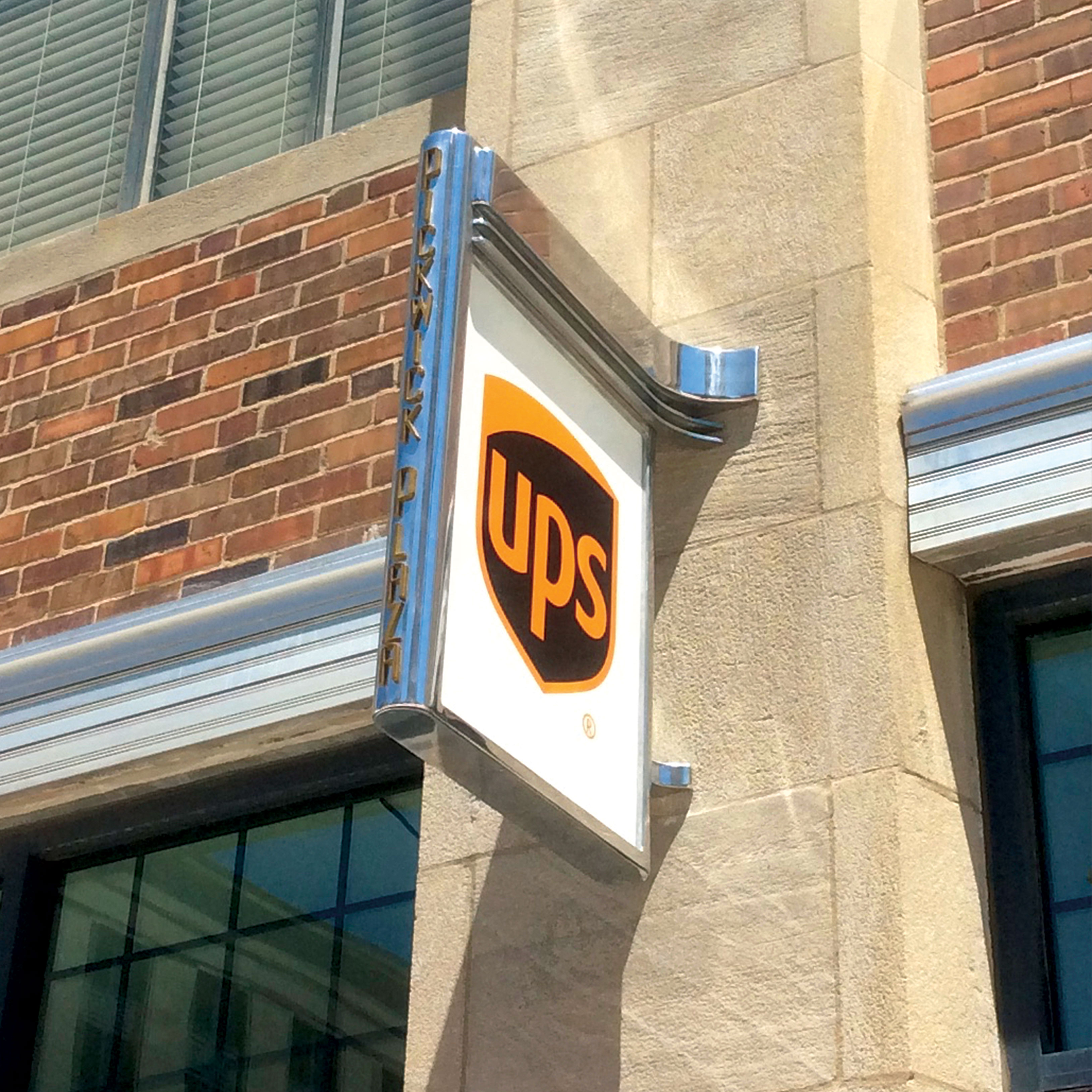 Pickwick Retail Signs - Joe Munson